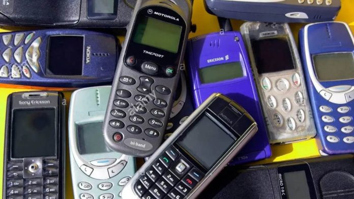 Dünya'da Çıkan İlk Cep Telefonu ve Özellikleri! - Cepkolik